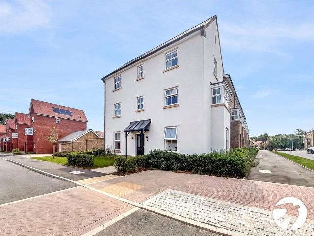 4 bedroom detached house to rent