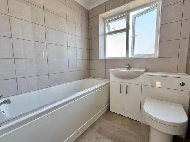 4 bedroom detached house to rent