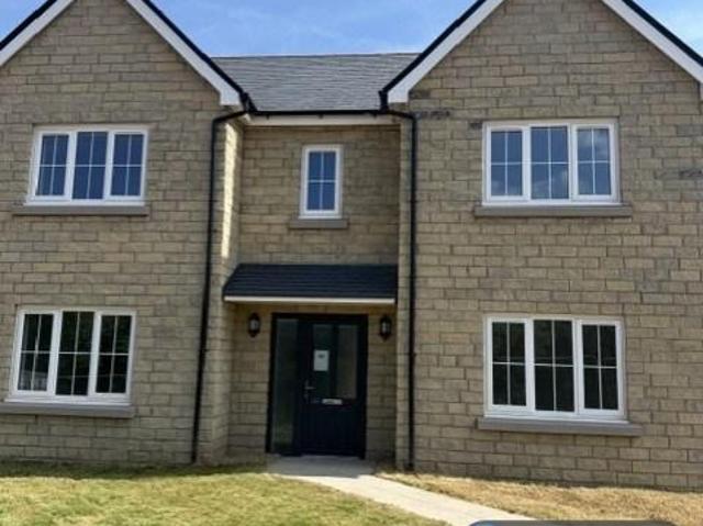 4 bedroom detached house to rent