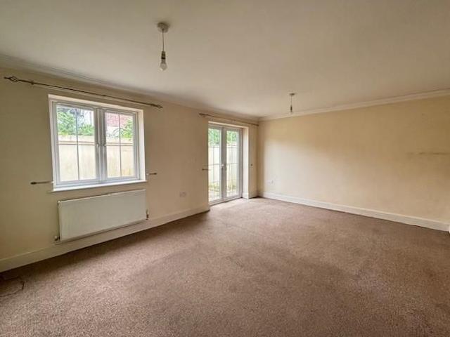 4 bedroom detached house to rent
