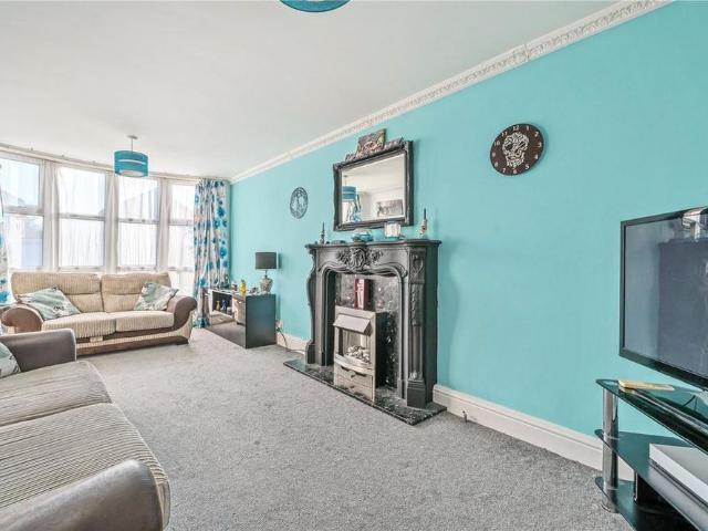 4 bedroom detached house to rent