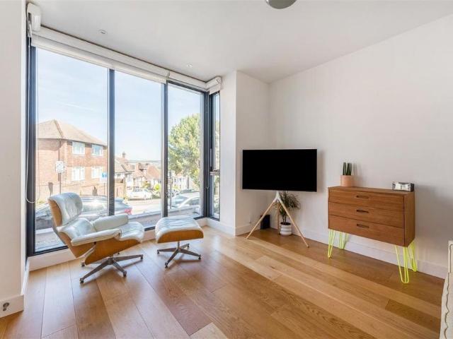 4 bedroom detached house to rent