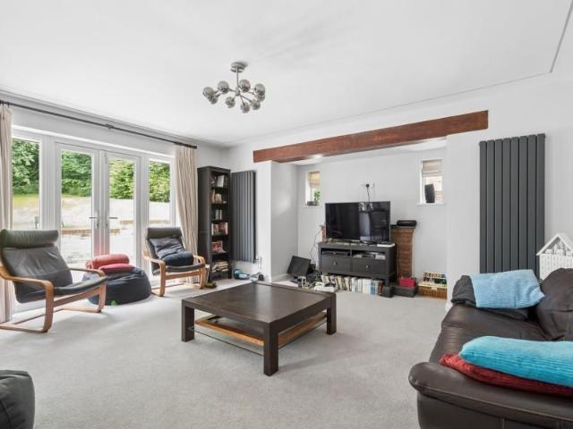 4 bedroom detached house to rent