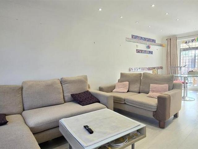 4 bedroom detached house to rent