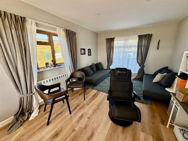 4 bedroom detached house to rent