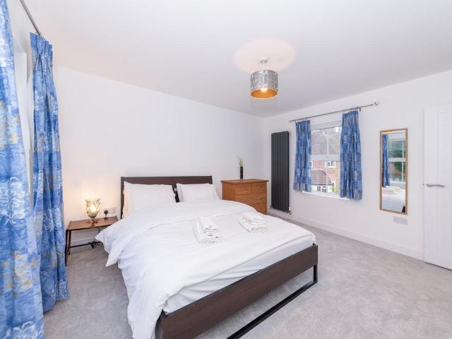 4 bedroom detached house to rent