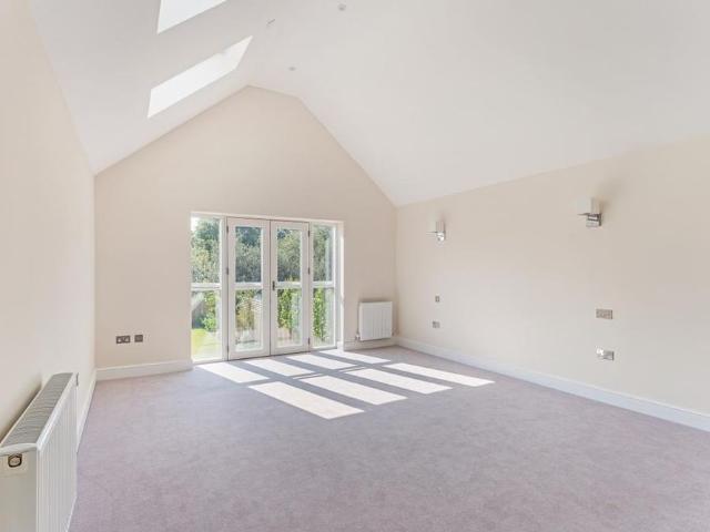 4 bedroom detached house to rent