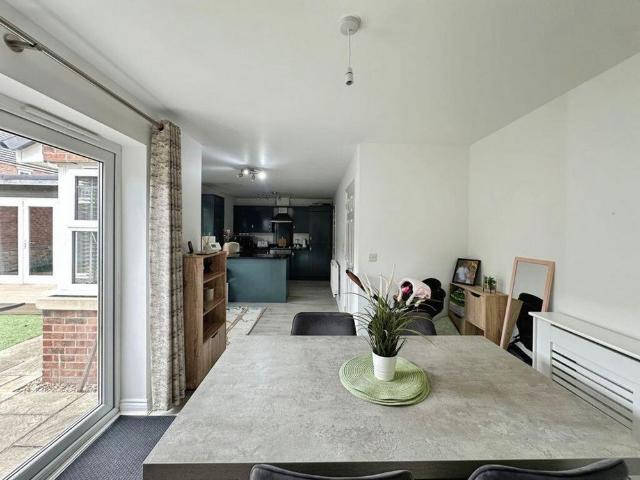 4 bedroom detached house to rent