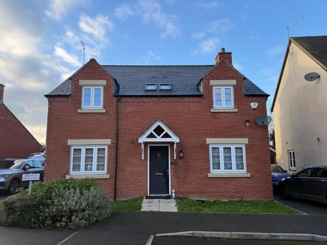 4 bedroom detached house to rent