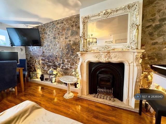 4 bedroom detached house to rent