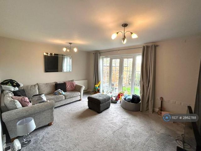 4 bedroom detached house to rent
