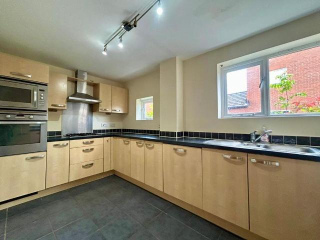 4 bedroom detached house to rent