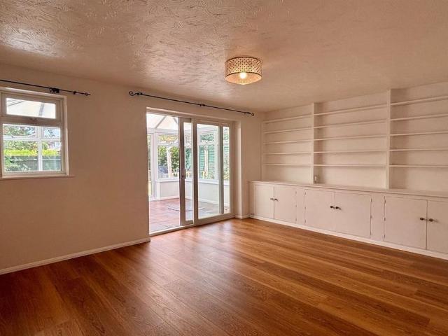 4 bedroom detached house to rent