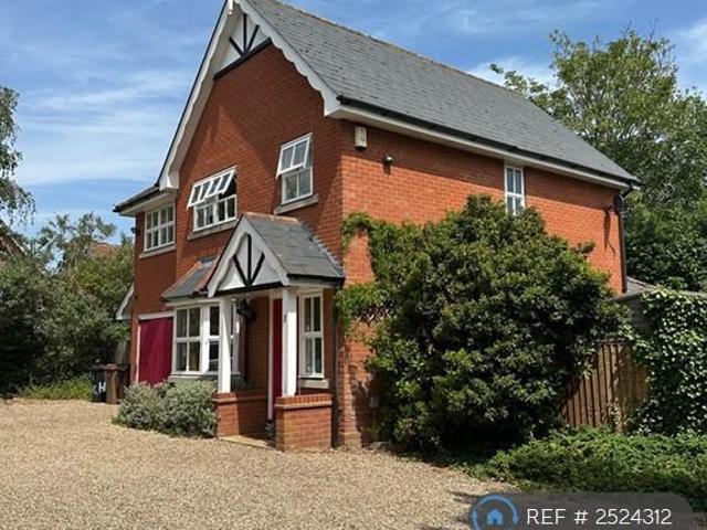 4 bedroom detached house to rent