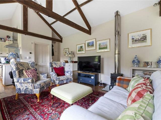 4 bedroom detached house to rent