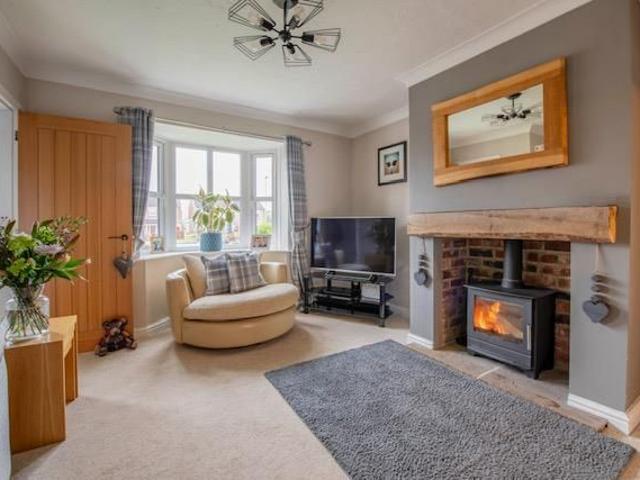 4 bedroom detached house to rent