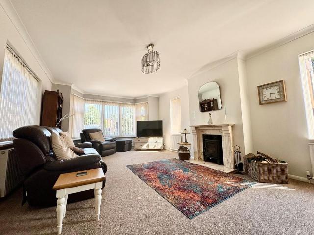 4 bedroom detached house to rent