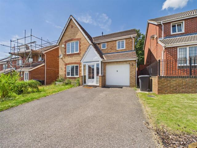 4 bedroom Detached house to rent