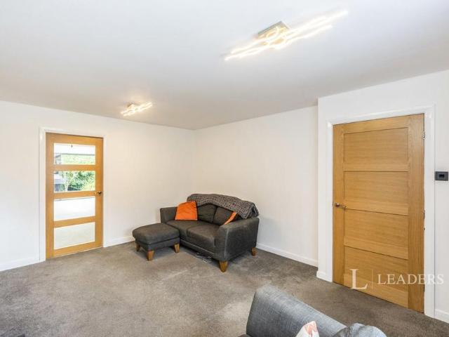 4 bedroom detached house to rent