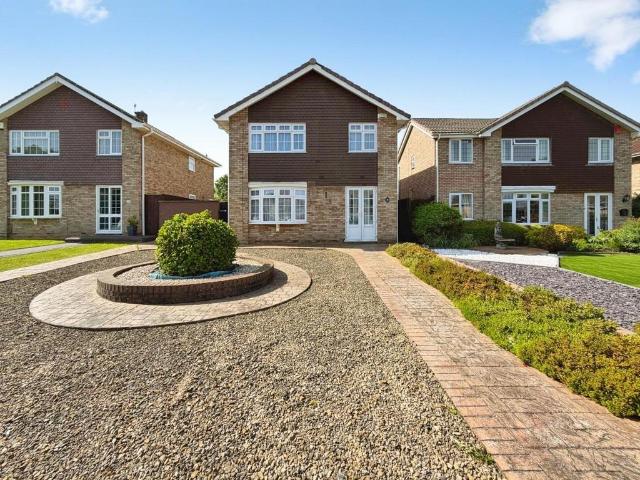 4 bedroom detached house to rent