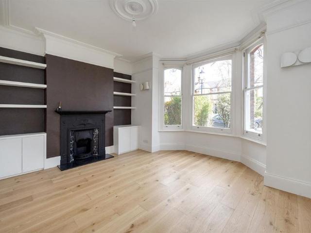 4 bedroom detached house to rent