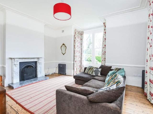 4 bedroom detached house to rent