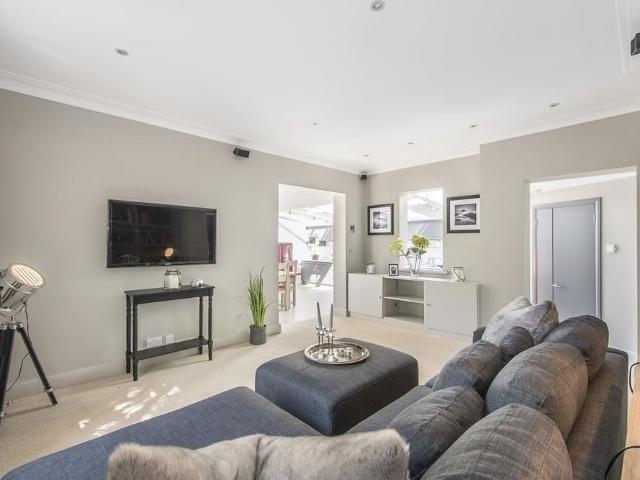 4 bedroom detached house to rent