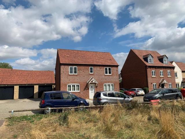 4 bedroom detached house to rent