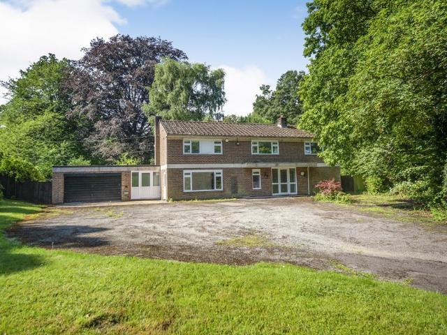 4 bedroom detached house to rent