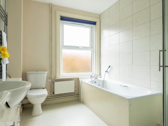 4 bedroom detached house to rent