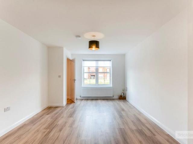4 bedroom detached house to rent