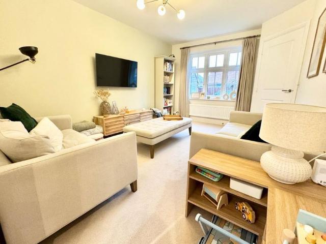 4 bedroom detached house to rent