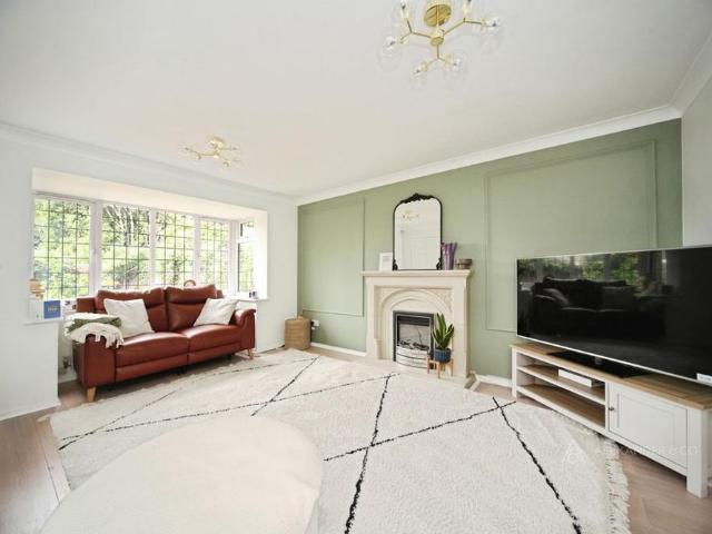 4 bedroom detached house to rent