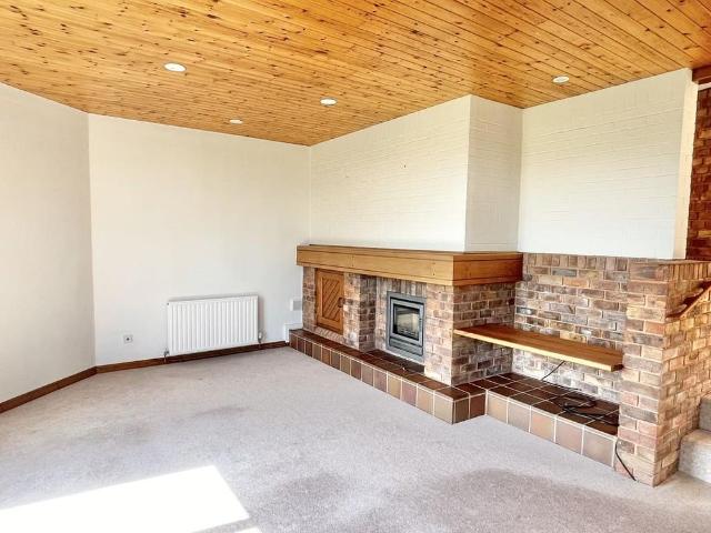 4 bedroom detached house to rent