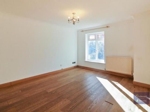 4 bedroom detached house to rent