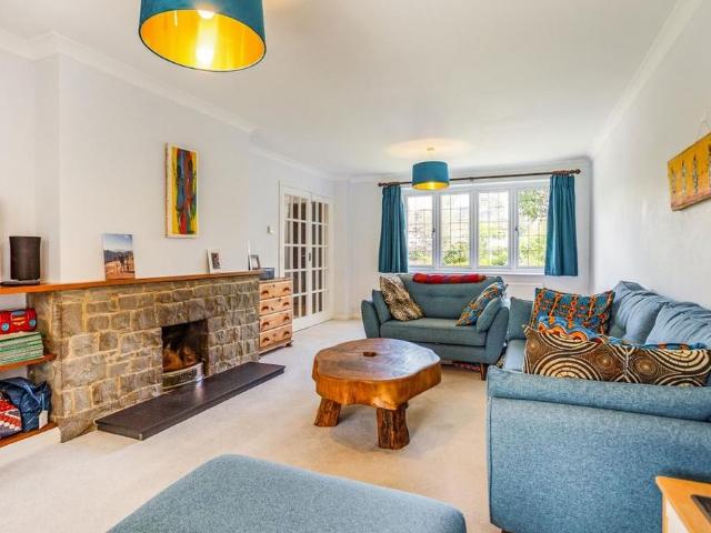 4 bedroom detached house to rent