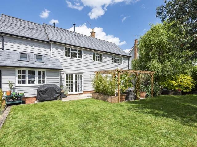 4 bedroom detached house to rent