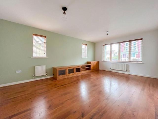 4 bedroom detached house to rent