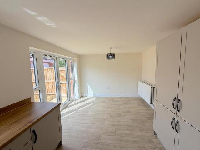 4 bedroom detached house to rent