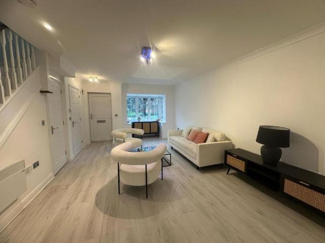 4 bedroom detached house to rent