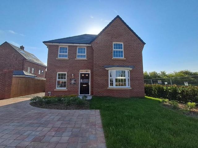 4 bedroom detached house to rent