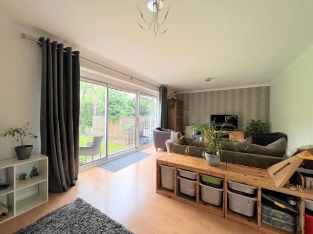 4 bedroom detached house to rent