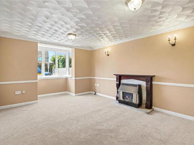 4 bedroom detached house to rent
