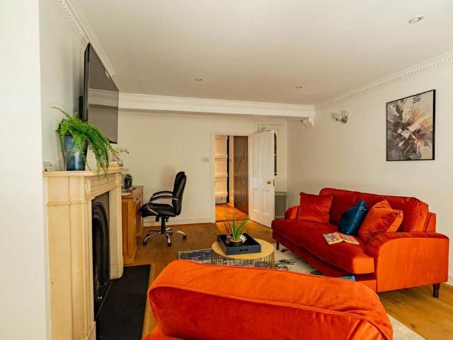 4 bedroom detached house to rent