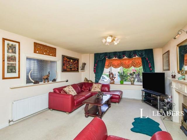 4 bedroom detached house to rent