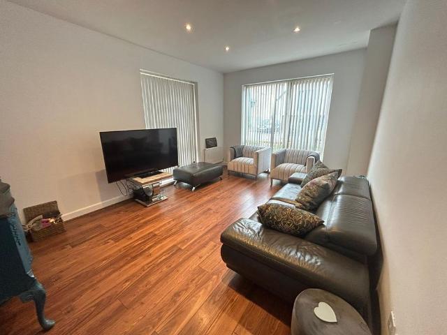 4 bedroom detached house to rent