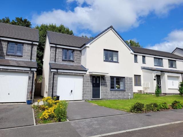 4 bedroom detached house to rent