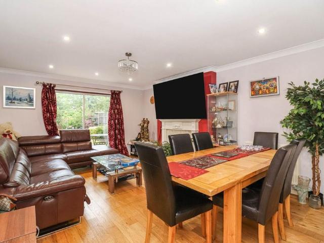 4 bedroom detached house to rent