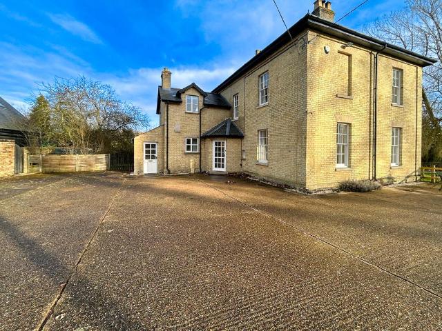 4 bedroom detached house to rent