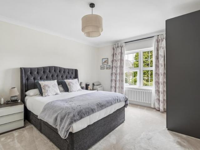 4 bedroom detached house to rent